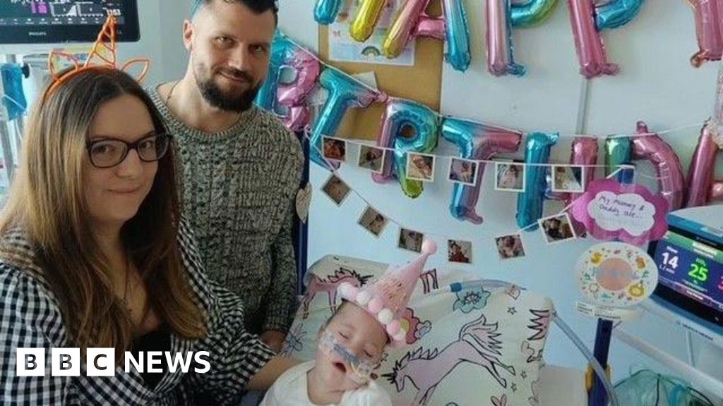 Newport: Baby born weighing 11oz celebrates first birthday - BBC News
