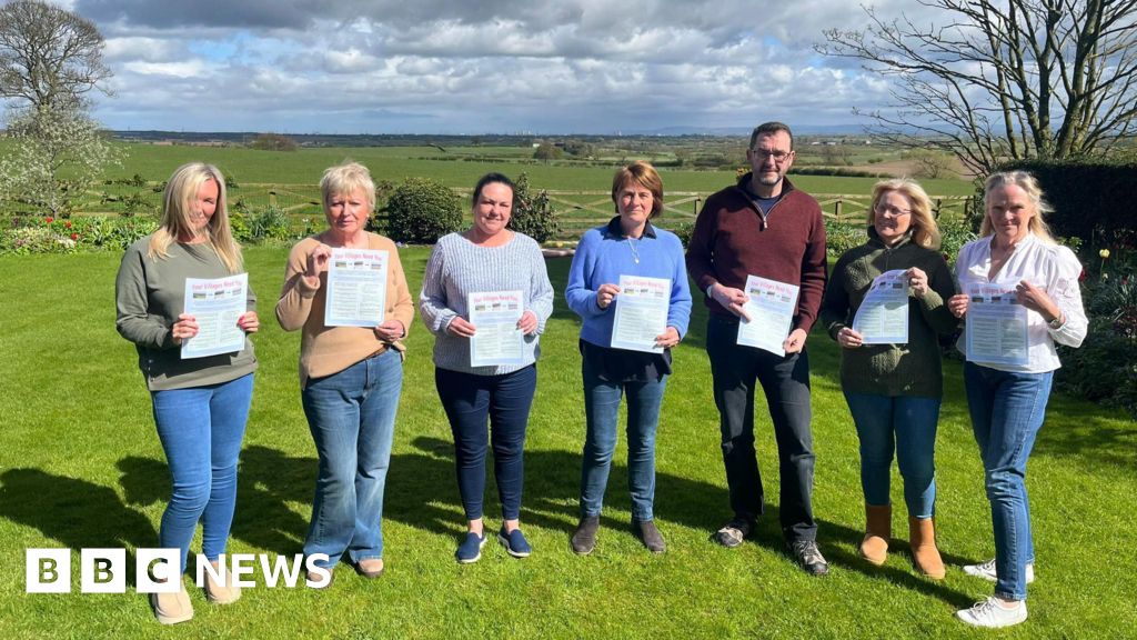 Darlington solar farm plans face resident opposition - BBC News