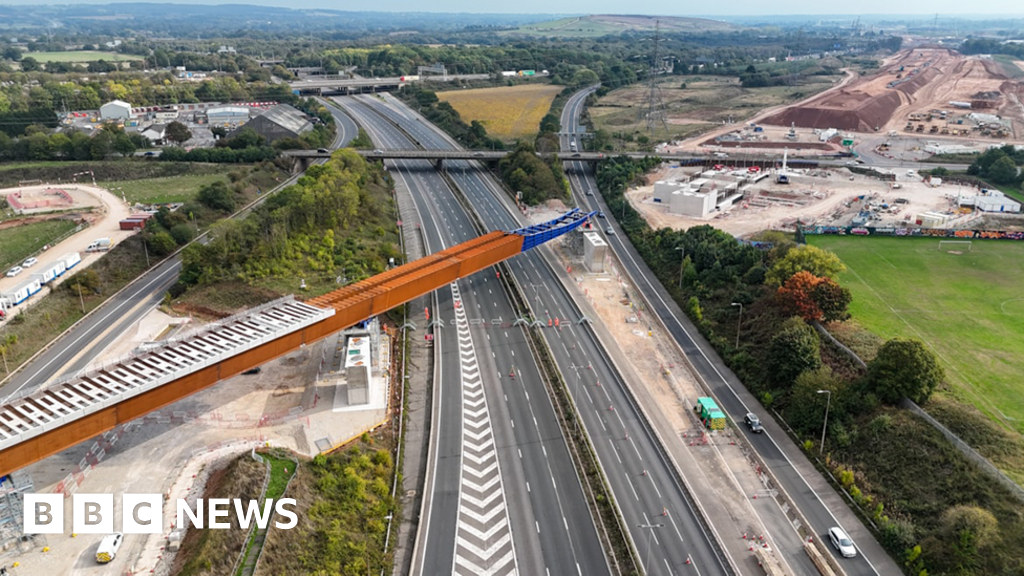 HS2 viaduct in place over M6 near Birmingham Airport - BBC News