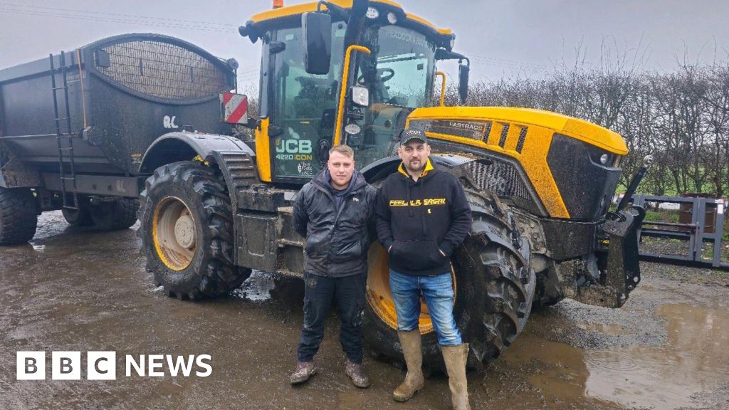 Lincolnshire farmers to drive length of British coastline in JCB