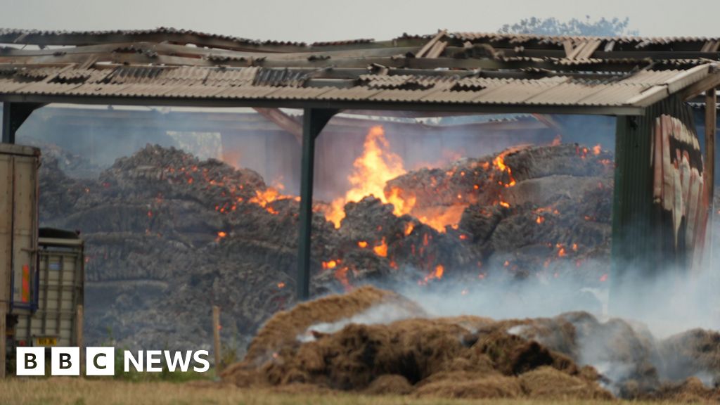 Claverham residents return to houses after barn fire controlled - BBC News