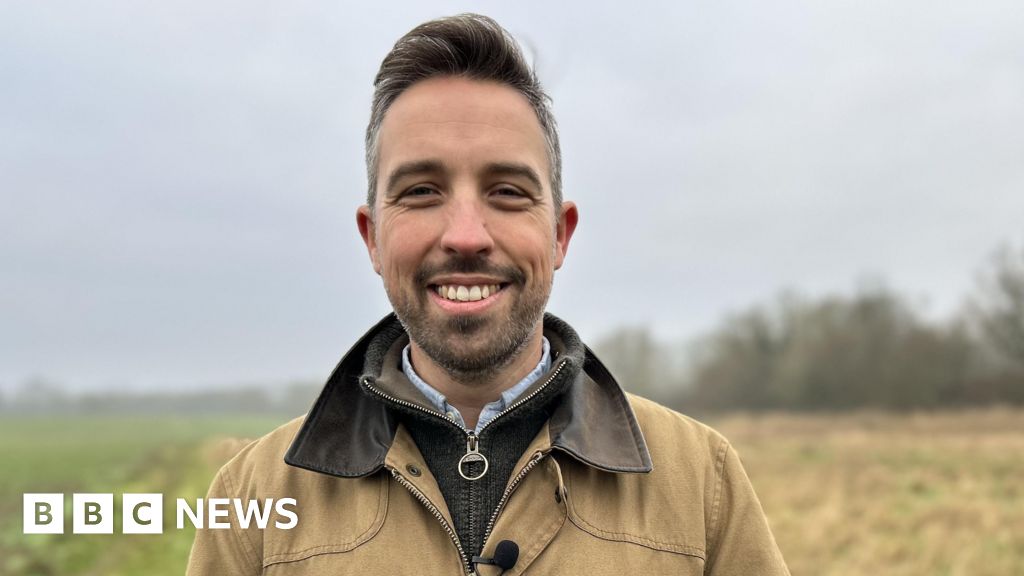 Flooded farmland to protect rain-affected Northants villages - BBC News