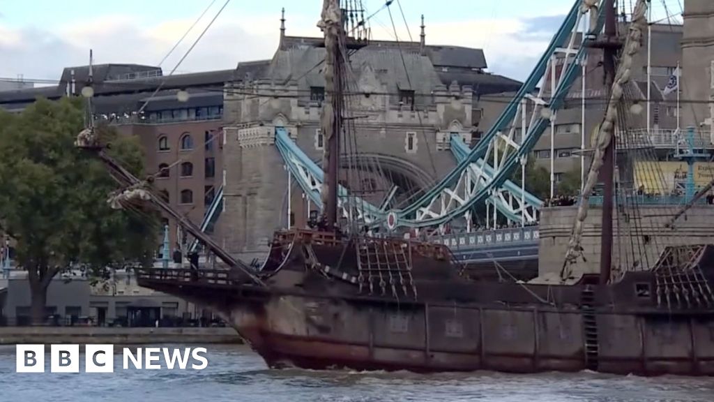 El Galeon Andalucía: 17th century replica ship docks in Thames