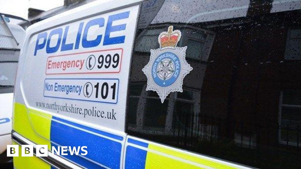 Skipton residents told to lock doors after burglary rise - BBC News
