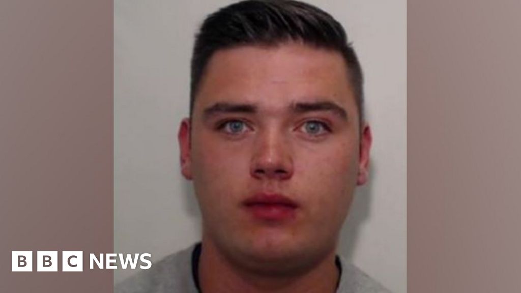 Manchester: Axe attacker tried to murder man over debt - BBC News