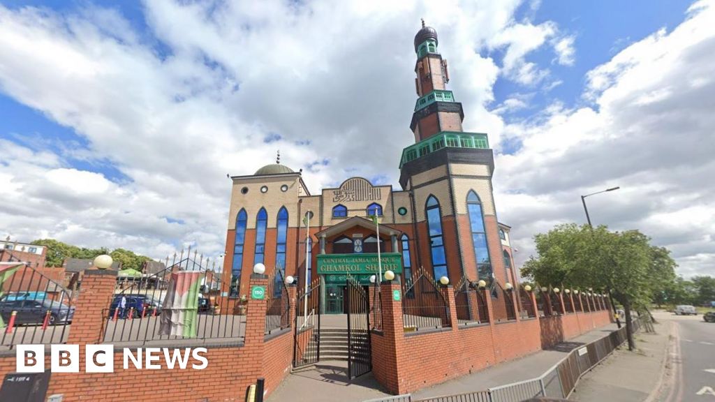 Regulator finds Birmingham mosque was mismanaged - BBC News