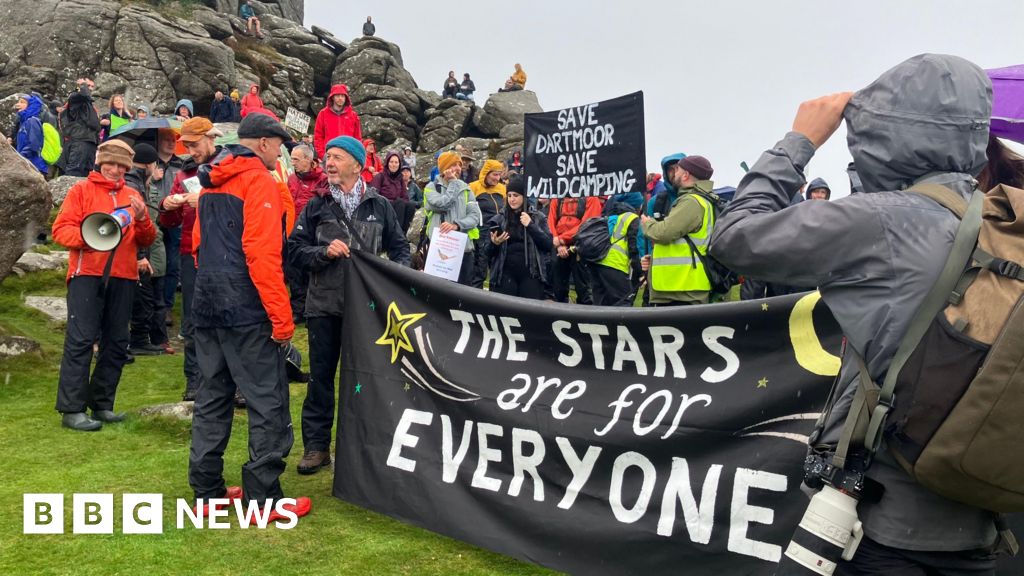 Hundreds attend Dartmoor wild camping rally - BBC News