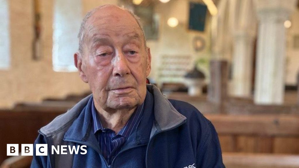 Fate of missing WW2 navigator solved through U-boat log book - BBC News