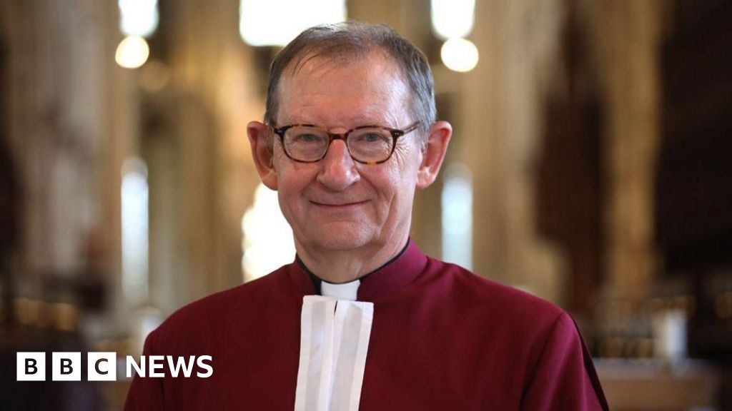 Dean of Peterborough urges M&S to rethink store closure - BBC News