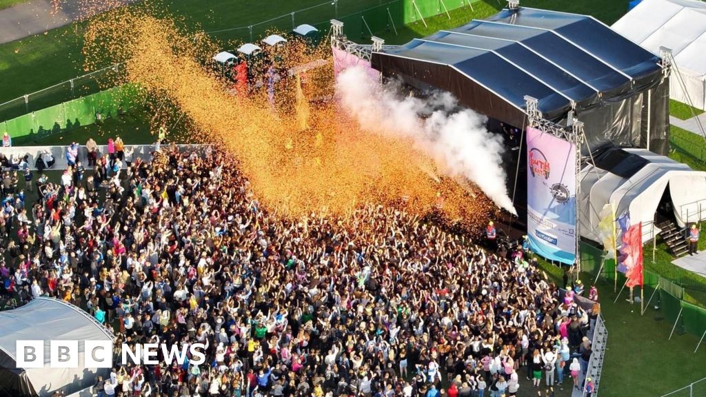 The volunteers behind the free Youth Beatz festival in Dumfries - BBC News