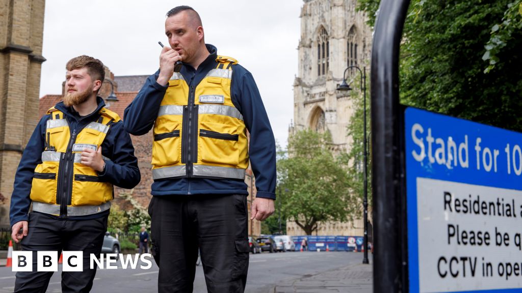 York late-night taxi marshal scheme returns for spring - BBC News