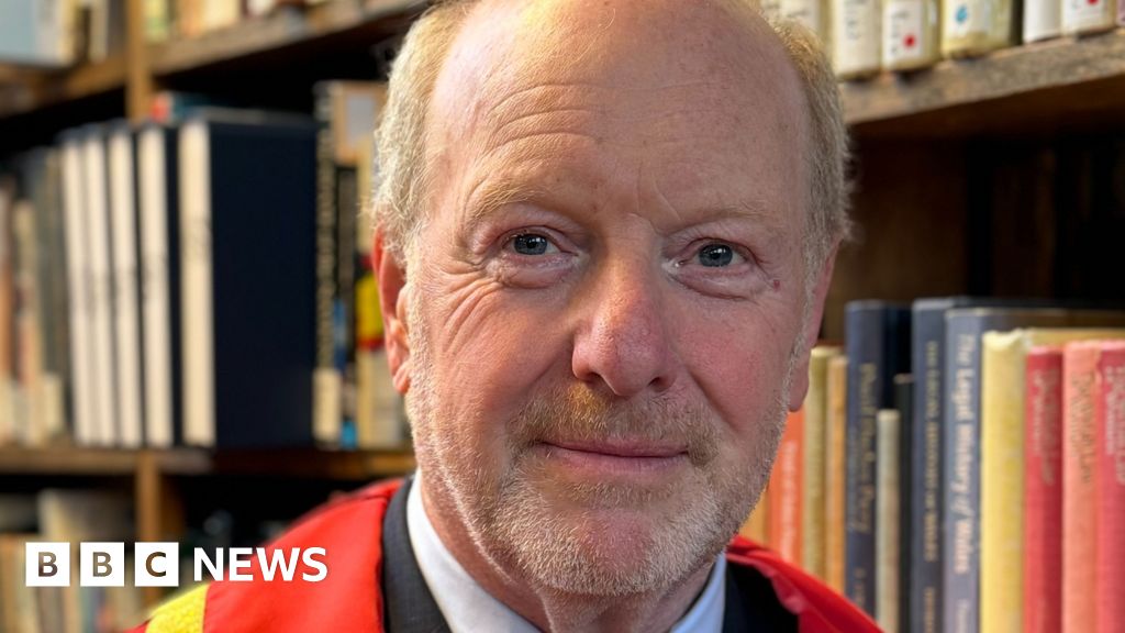 Sir Alan Bates: Post Office fight continues, says campaigner - BBC News