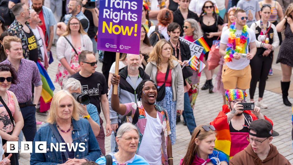 Pride returns to Edinburgh for colourful celebration - BBC News