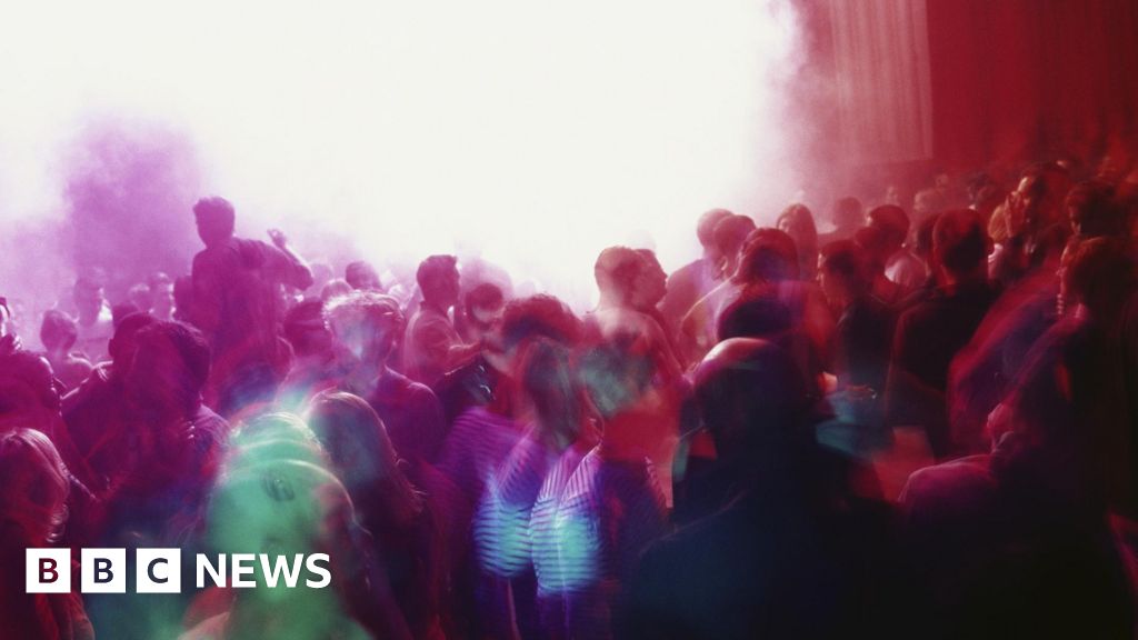 Luton play takes audience into rave 'nightclub' next to actors