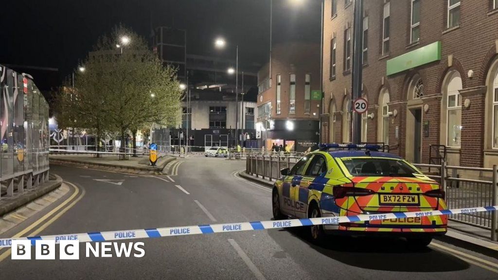 Third teenage boy arrested after Leicester stabbing - BBC News