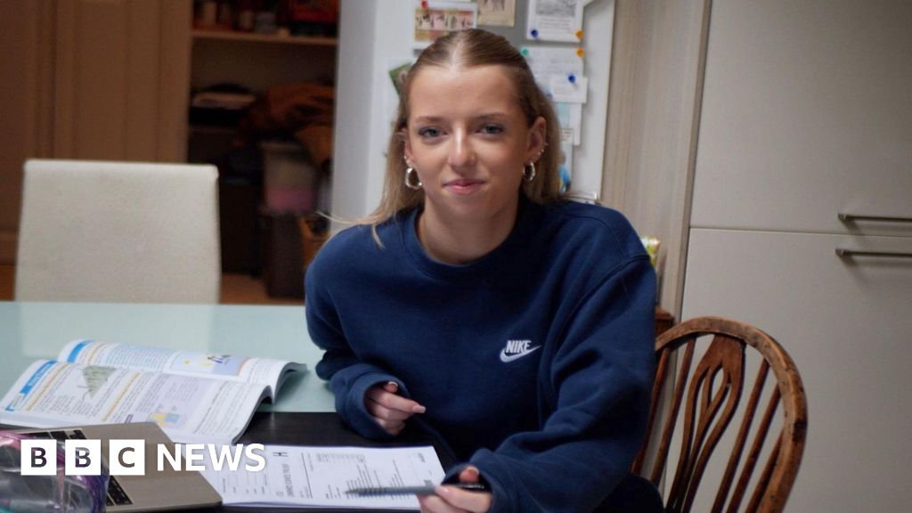 Sussex: ADHD students 'set up to fail' over medication shortage - BBC News