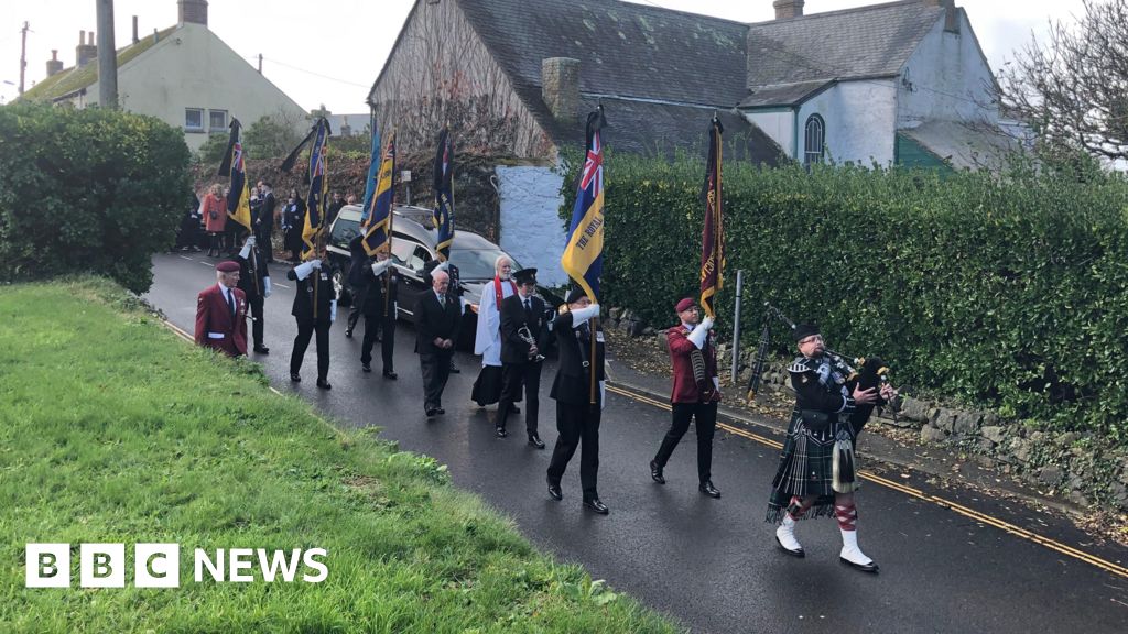 Funeral for WW2 paratrooper Herbert 'Herbie' Samuel Bray - BBC News