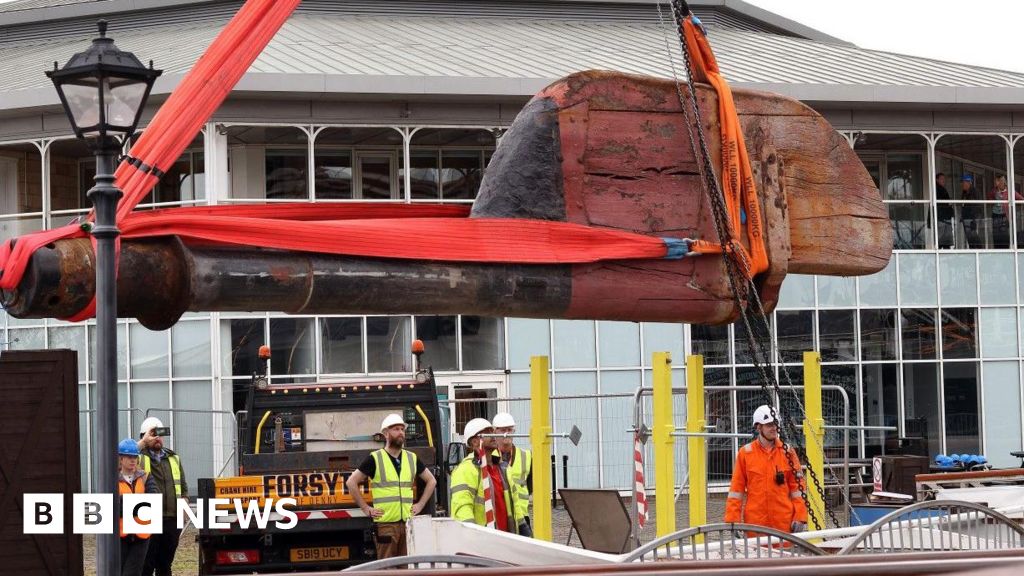 RRS Discovery's rudder removed for restoration