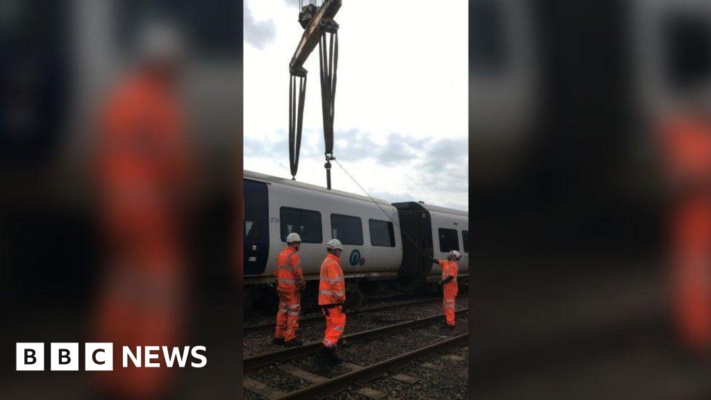 Watchdog investigating how Cumbria train derailed - BBC News