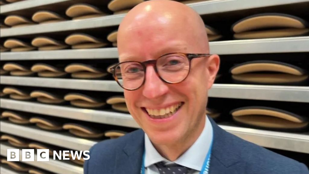 Witham head teacher Simon Gibbs was found dead on ski trip - BBC News