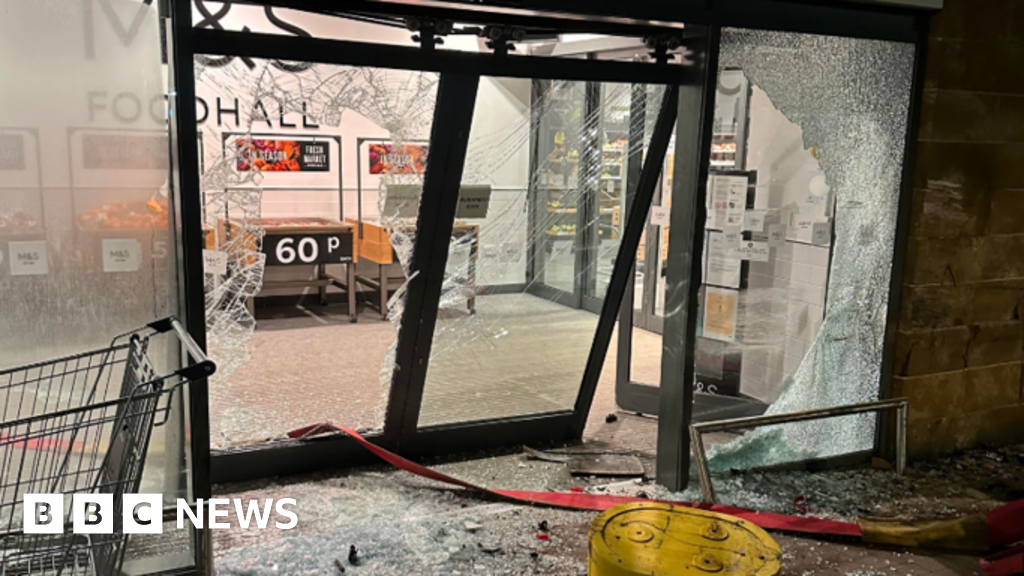 M&S ram-raid: Thieves fail to steal ATM in Banbury retail park