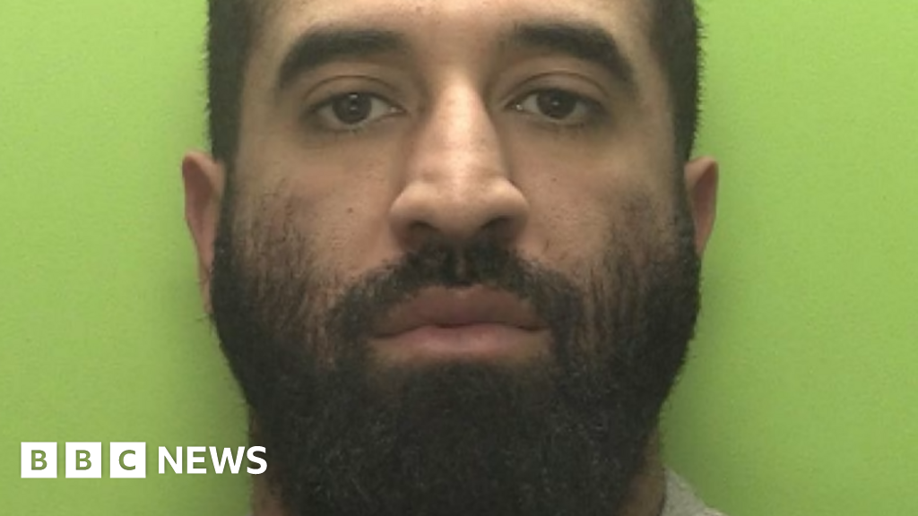 Man jailed for slashing three men in Nottingham city centre - BBC News