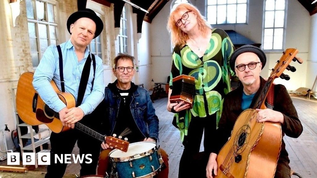 Fairground Attraction reunite after 34 years with 'things to say'