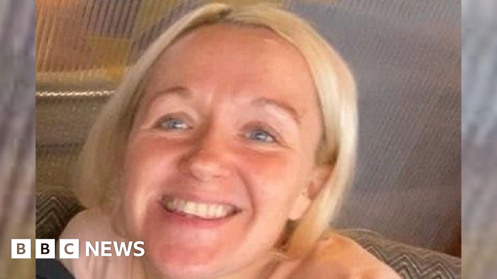 Man charged with murder over death of woman in Glasgow - BBC News
