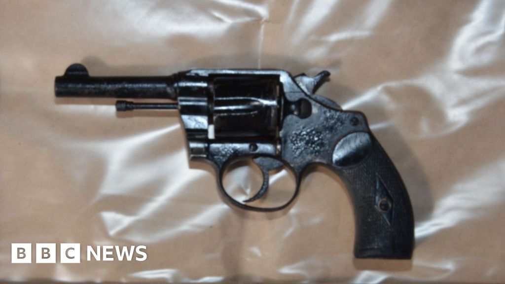 Londonderry: Police say item found in graveyard was 'suspected gun'