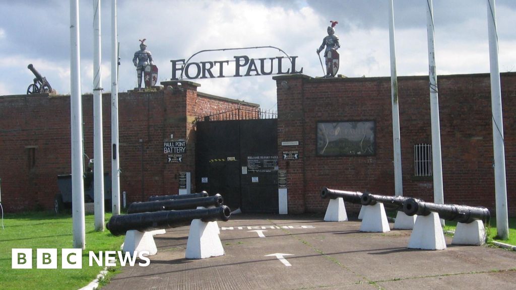 Fort Paull caravan park plan to go to council - BBC News
