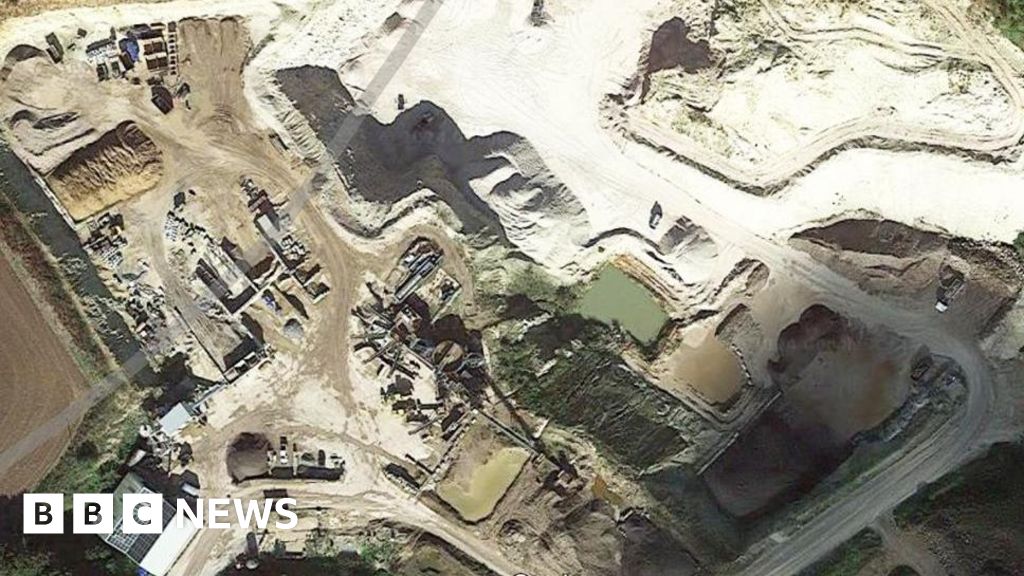 Lincolnshire chalk quarry unveils expansion plans - BBC News