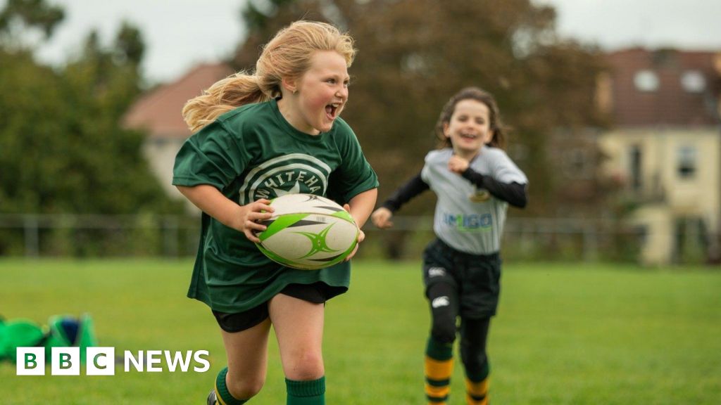 Bristol rugby club's mission to create all-female team - BBC News