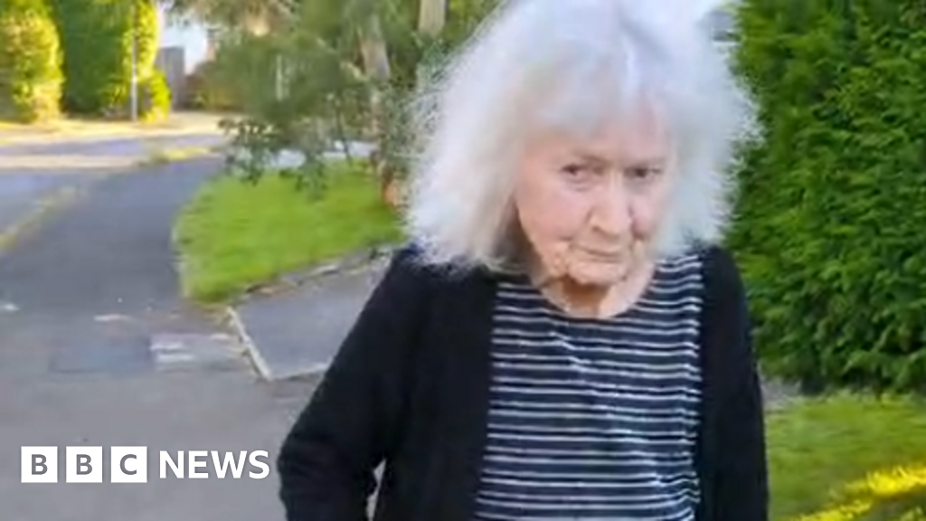 St Cleer residents urged to check properties for missing woman - BBC News