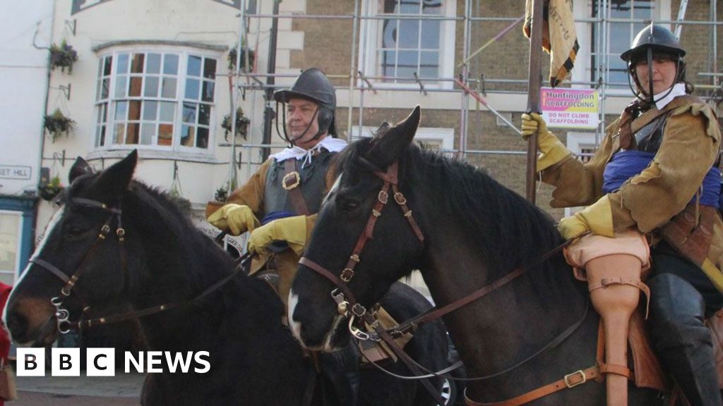 Oliver Cromwell's 425th birthday marked by troops in Huntingdon - BBC News