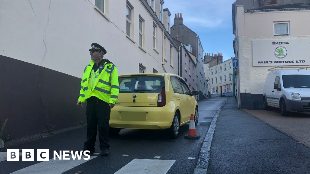 Guernsey 'refuse lorry' man in sudden death - BBC News