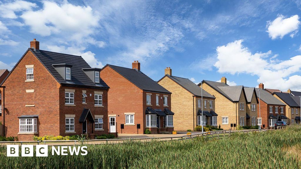 Proposals for 361 new homes on edge of Northampton - BBC News