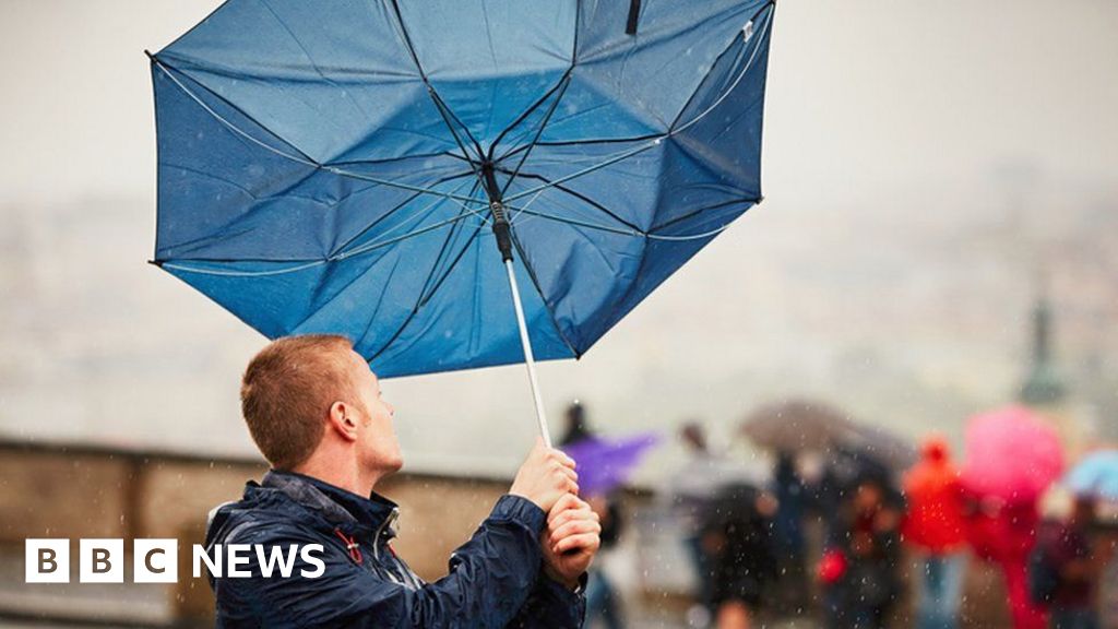 Warning of strong winds for parts of the East - BBC News