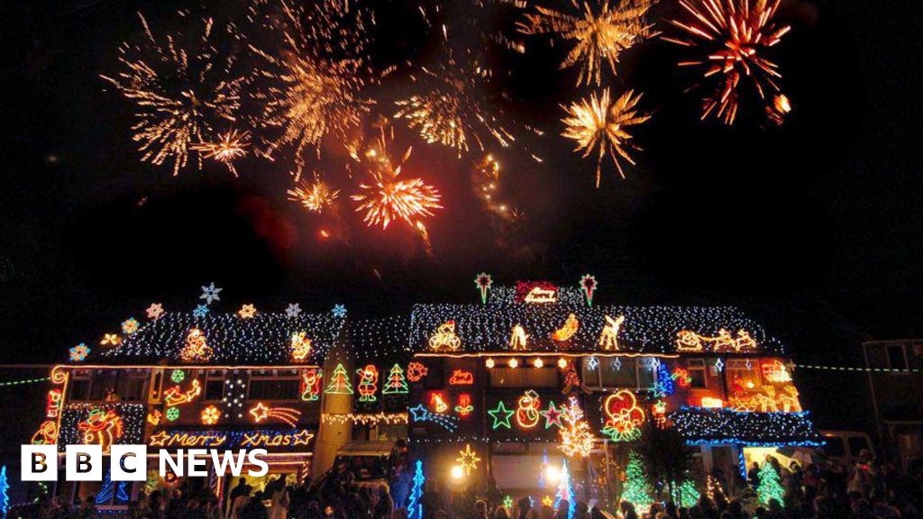 Community Champion Illuminates Christmas Lights for Final Time - Dr. Bulb