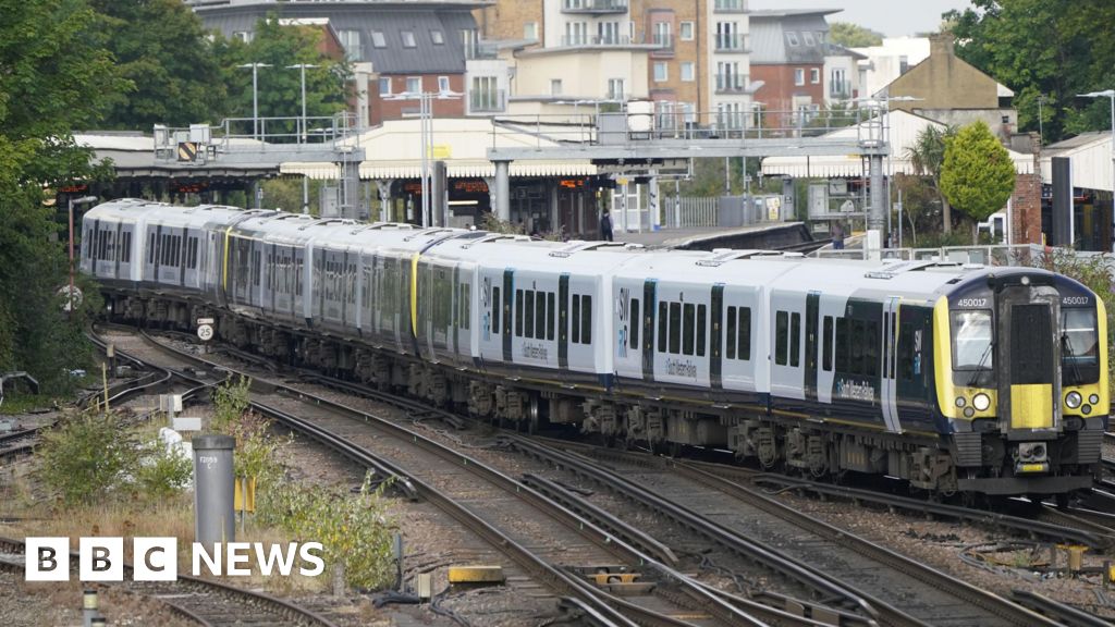 Week-long closure of South Western Railway line begins - BBC News