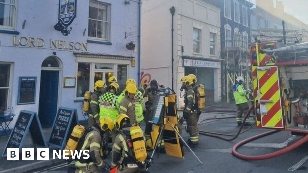 Bridport: Takeaway fire started accidentally in kitchen - BBC News