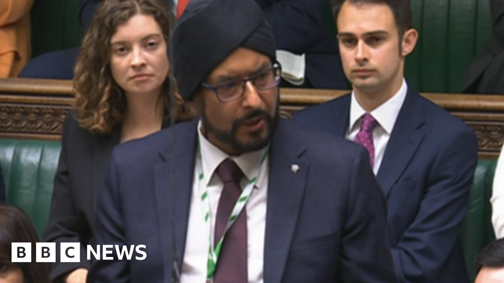 Wolverhampton MP calls for prevention in ‘knife crime capital’ - BBC News