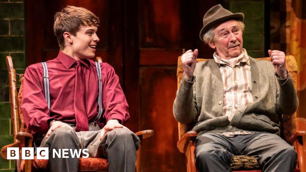 Gorleston's Tom Major makes pro stage debut in Only Fools & Horses ...