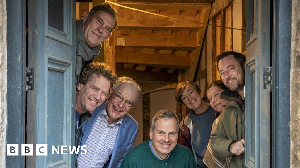 Wye Valley community raising money to refurbish 16th century pub - BBC News