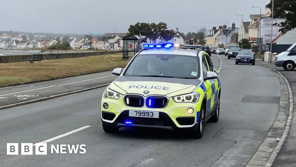 Guernsey Police complaints system set to be updated - BBC News