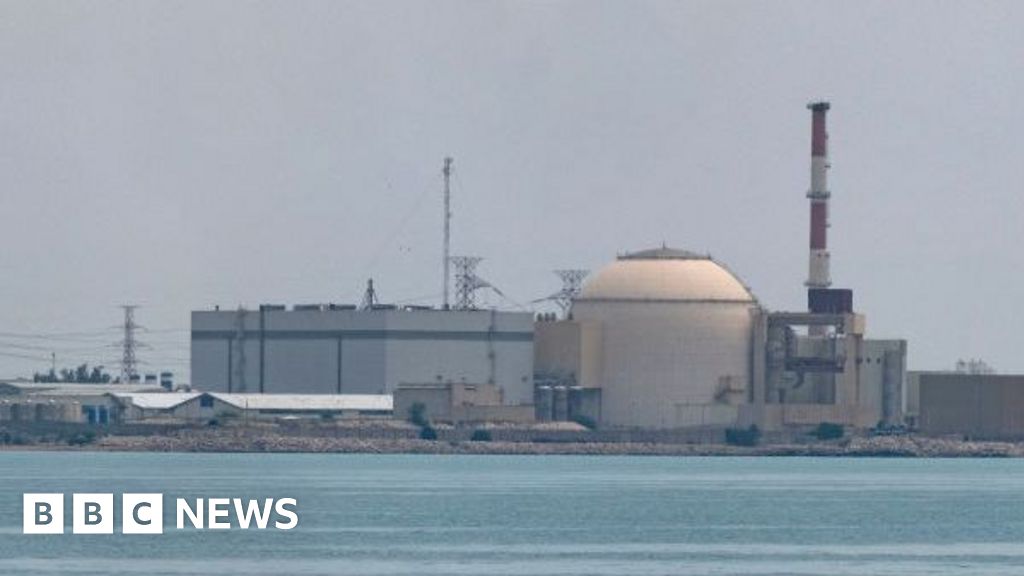 Iran says it is ready for nuclear deal if US stops military threats