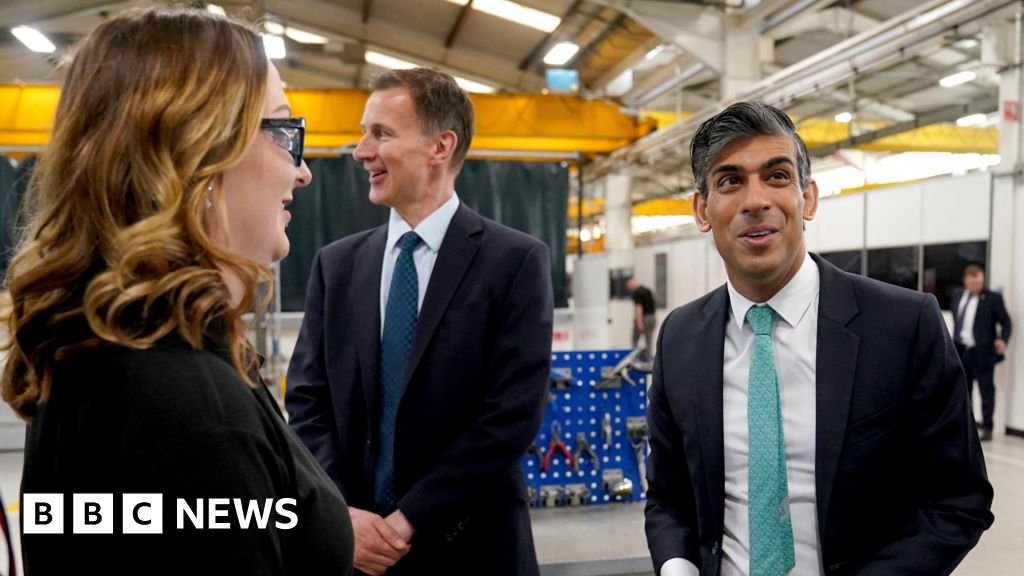 Sunak 'delighted' by new £250m Siemens health facility - BBC News