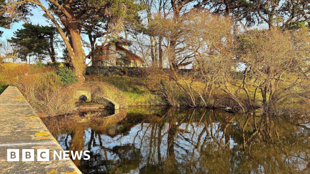 Dry spring affects Channel Island water supplies - BBC News