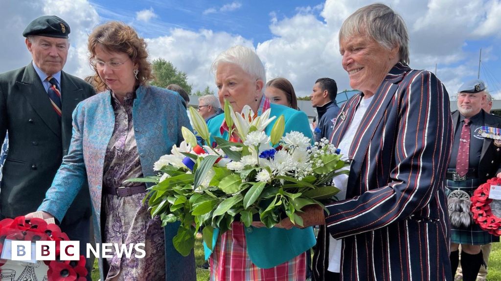 Daughter pays tribute to first soldier killed on D-Day in Normandy ...