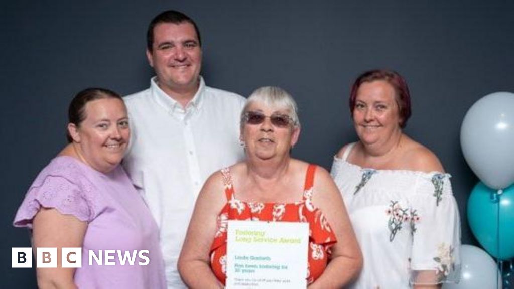 Super foster mum from Oldham says she will never stop - BBC News