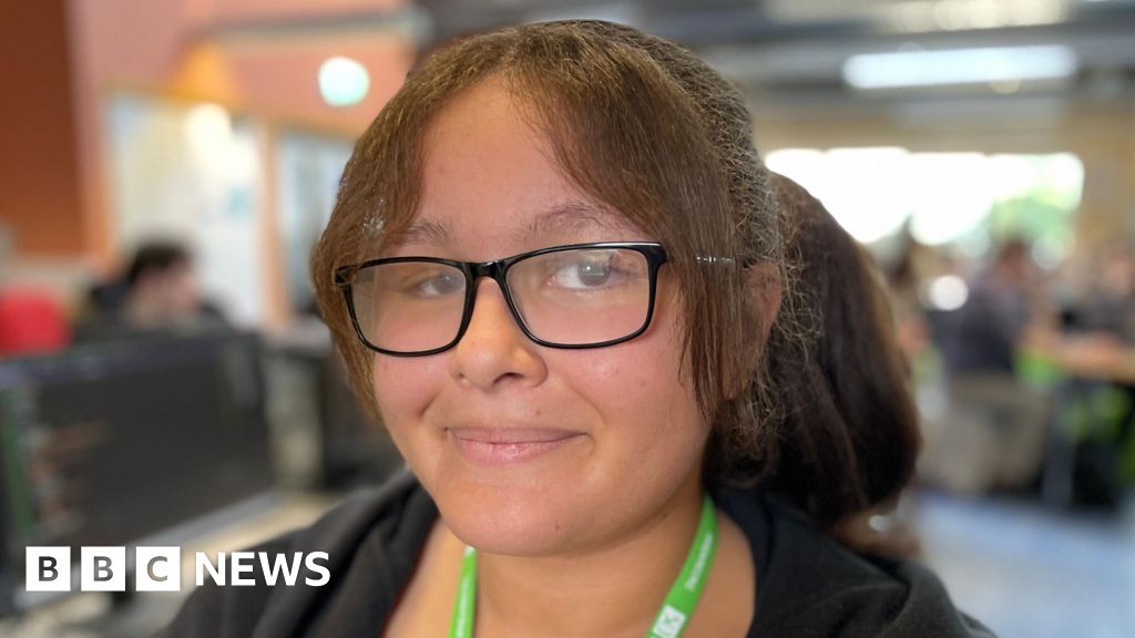 Cambridge college students to develop games for Nintendo Switch - BBC News